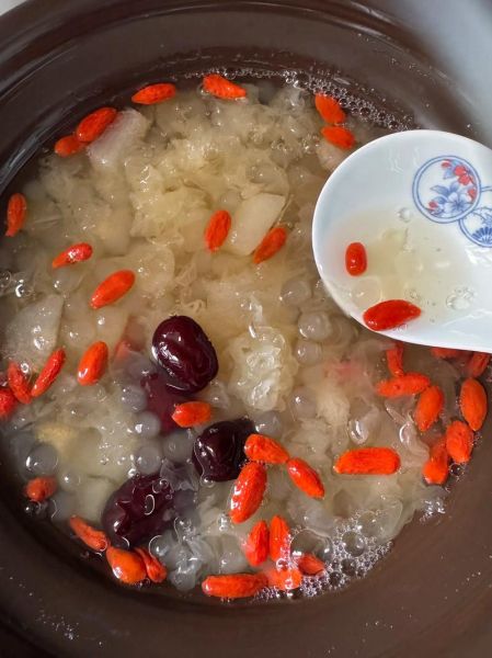 银耳汤怎么熬_银耳汤熬多久才出胶-第3张图片-山城妙识 银耳汤怎么熬_银耳汤熬多久才出胶-第3张图片-山城妙识