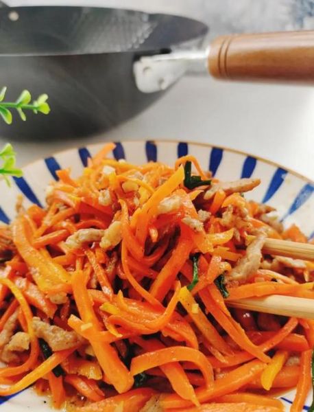 胡萝卜清炒怎么做好吃_胡萝卜清炒要不要焯水-第1张图片-山城妙识