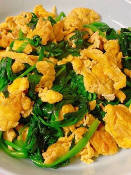 菠菜炒鸡蛋怎么做_菠菜炒鸡蛋家常做法-第1张图片-山城妙识
