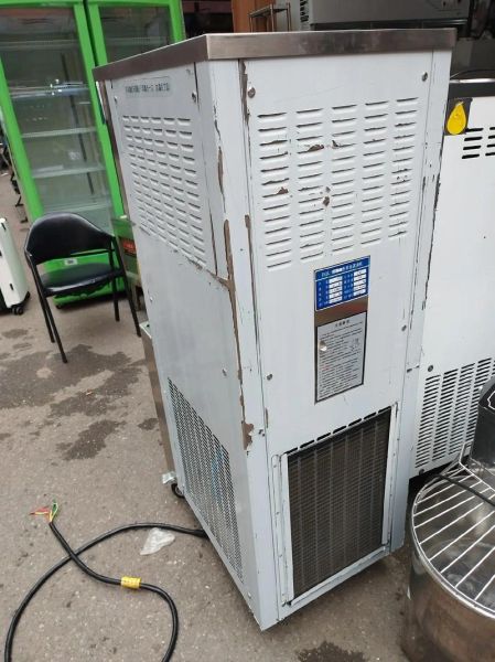 地摊冰淇淋机器多少钱_二手冰淇淋机价格-第3张图片-山城妙识 地摊冰淇淋机器多少钱_二手冰淇淋机价格-第3张图片-山城妙识