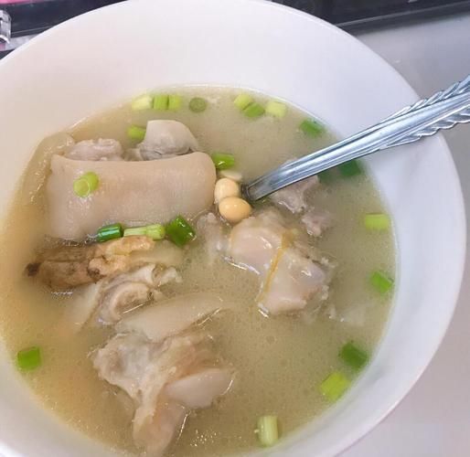 猪脚黄豆汤怎么煲_猪脚黄豆汤要焯水吗-第3张图片-山城妙识 猪脚黄豆汤怎么煲_猪脚黄豆汤要焯水吗-第3张图片-山城妙识