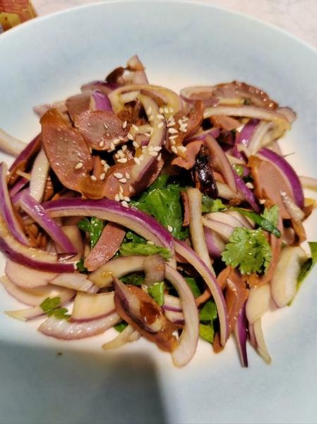 洋葱鸡胗怎么凉拌才脆_鸡胗焯水多久才嫩滑-第1张图片-山城妙识