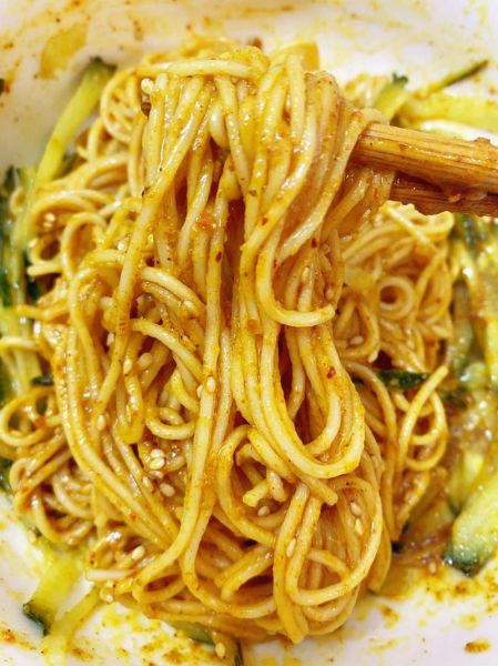 咖喱拌面怎么做_咖喱拌面酱汁比例-第2张图片-山城妙识