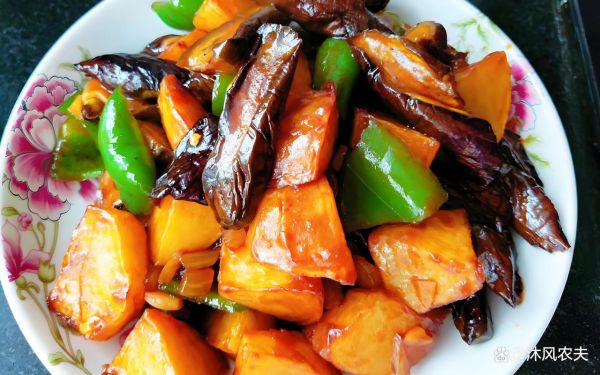 地三鲜用青椒还是尖椒_口感差异大吗-第2张图片-山城妙识 地三鲜用青椒还是尖椒_口感差异大吗-第2张图片-山城妙识