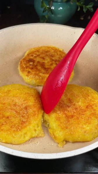 玉米饼子电饼铛做法_电饼铛玉米饼子怎么做好吃-第1张图片-山城妙识 玉米饼子电饼铛做法_电饼铛玉米饼子怎么做好吃-第1张图片-山城妙识