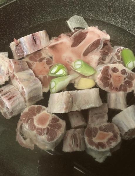 清炖牛尾汤怎么做_清炖牛尾汤需要焯水吗-第2张图片-山城妙识