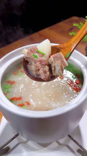 炖羊肉汤的家常做法_羊肉汤怎么炖不膻-第2张图片-山城妙识