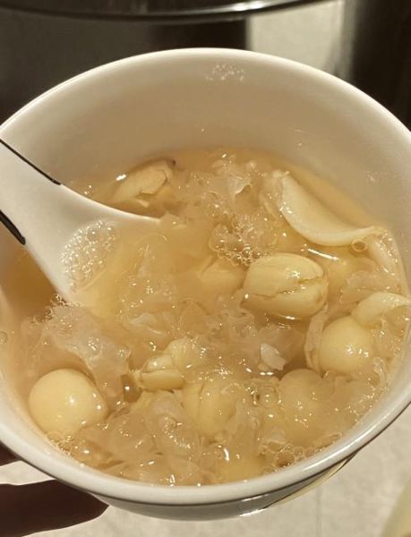 秋季润肺吃什么_百合银耳汤怎么做-第3张图片-山城妙识 秋季润肺吃什么_百合银耳汤怎么做-第3张图片-山城妙识