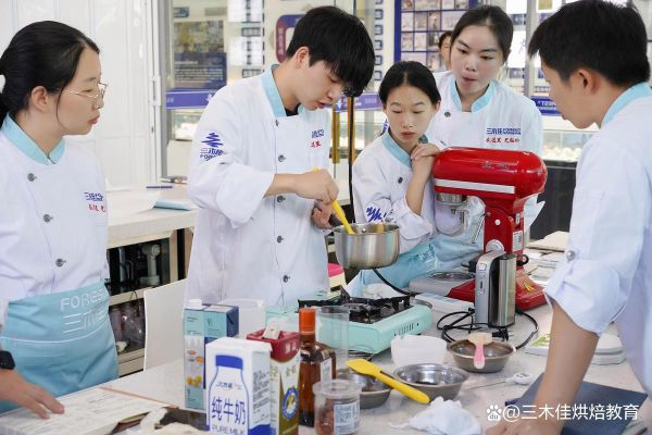 甜点师和烘焙师的区别_哪个更适合开店-第2张图片-山城妙识