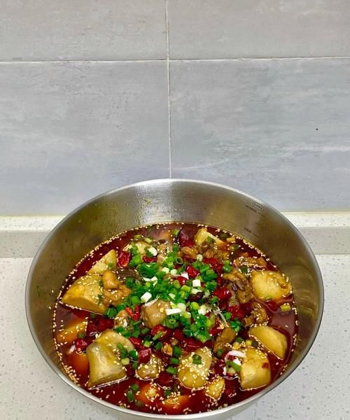芋儿鸡火锅怎么做_芋儿鸡火锅底料怎么选-第1张图片-山城妙识