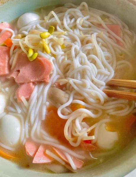 砂锅米线怎么煮不糊锅_砂锅米线汤底的正宗做法-第2张图片-山城妙识