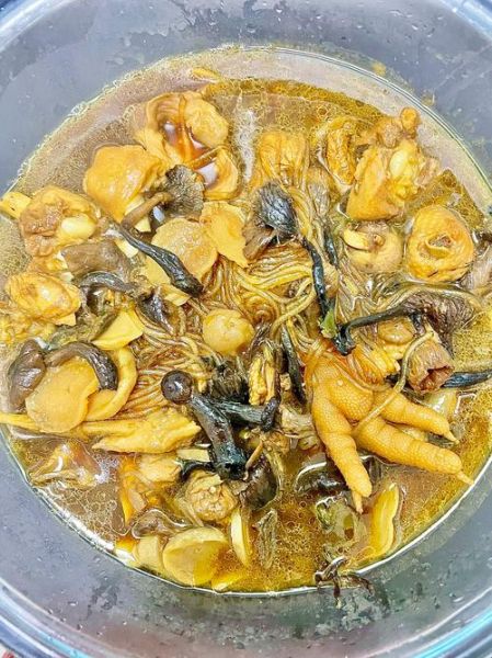 小鸡炖蘑菇是什么意思_小鸡炖蘑菇的梗出自哪里-第1张图片-山城妙识