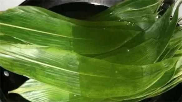 怎样煮粽子粽叶不变色_粽叶翠绿秘诀-第1张图片-山城妙识