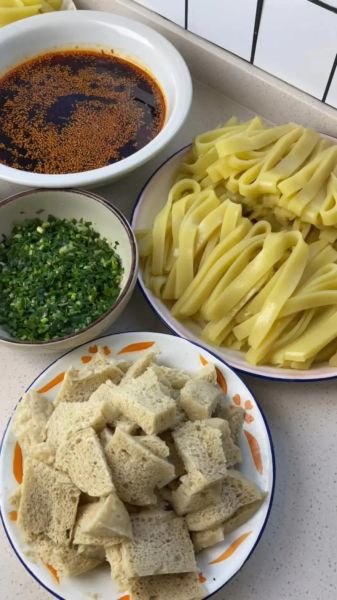 酿皮怎么做_酿皮需要哪些材料-第2张图片-山城妙识 酿皮怎么做_酿皮需要哪些材料-第2张图片-山城妙识