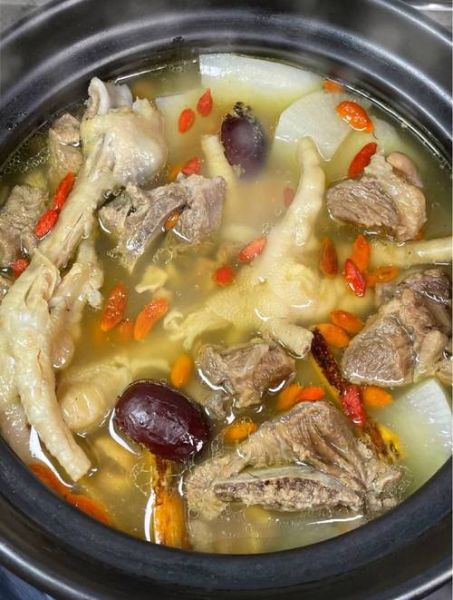 羊肉煲鸡汤的做法_羊肉煲鸡汤怎么炖不膻-第1张图片-山城妙识
