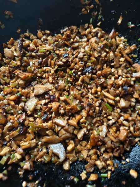 香菇馅的饺子怎么做_香菇饺子馅怎么调才好吃-第2张图片-山城妙识 香菇馅的饺子怎么做_香菇饺子馅怎么调才好吃-第2张图片-山城妙识