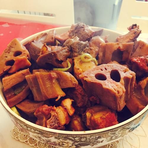 南乳莲藕焖猪肉怎么做_南乳莲藕焖猪肉的家常做法-第3张图片-山城妙识