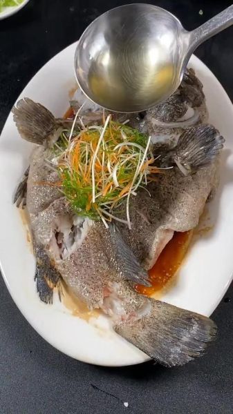 清蒸花斑鱼怎么做好吃_清蒸花斑鱼蒸几分钟-第1张图片-山城妙识