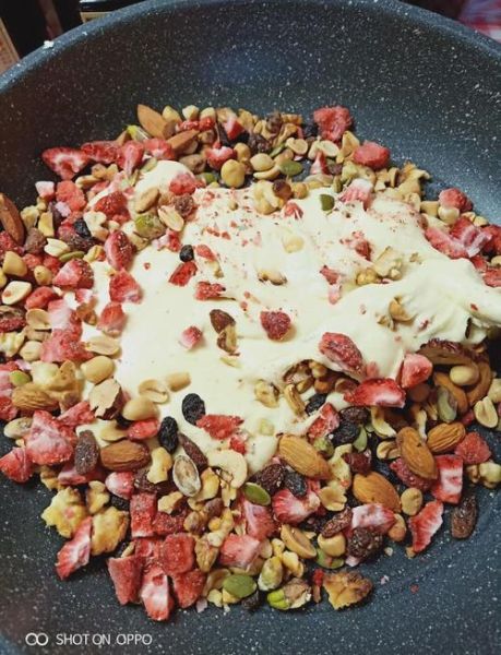 牛轧糖怎么在家做_坚果牛轧糖做法步骤-第2张图片-山城妙识 牛轧糖怎么在家做_坚果牛轧糖做法步骤-第2张图片-山城妙识