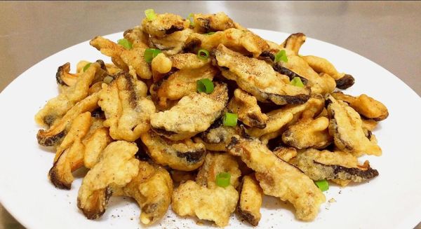 干炸香菇怎么做_干炸香菇酥脆不掉渣的秘诀-第1张图片-山城妙识