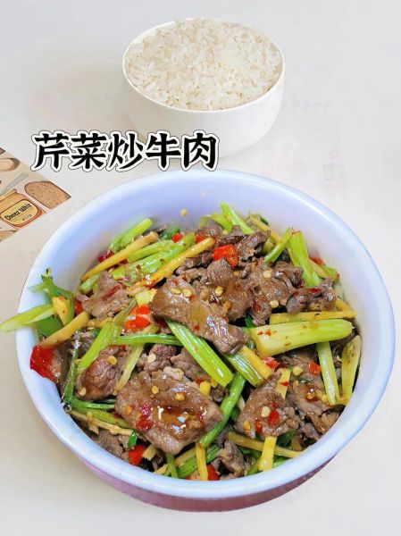 芹菜牛肉怎么炒好吃_芹菜炒牛肉的秘诀-第1张图片-山城妙识