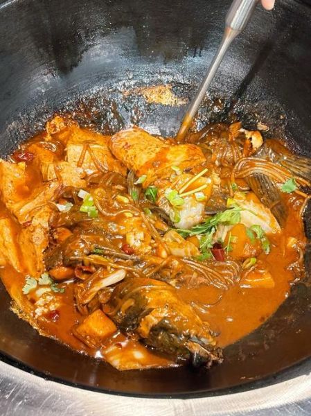 铁锅炖鱼用什么鱼最好_铁锅炖鱼选鱼技巧-第1张图片-山城妙识