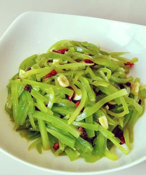 爽口莴笋丝怎么做好吃_莴笋丝凉拌技巧-第1张图片-山城妙识