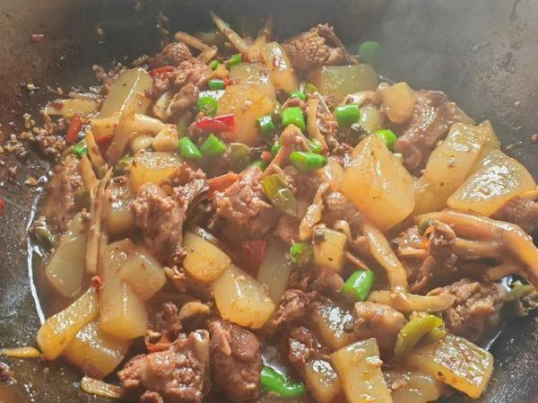 芋头烧鸭怎么做_芋头烧鸭的家常做法-第1张图片-山城妙识 芋头烧鸭怎么做_芋头烧鸭的家常做法-第1张图片-山城妙识