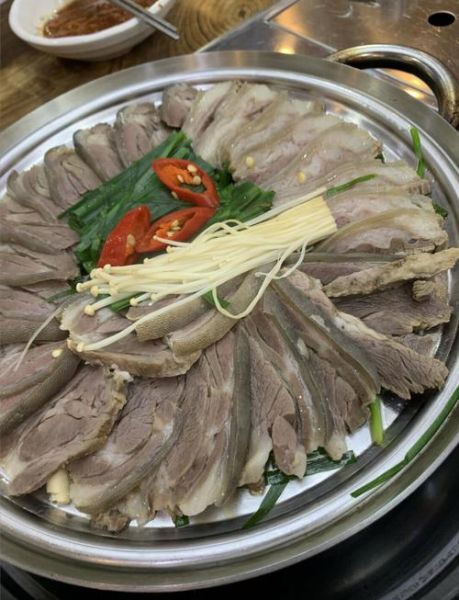 小炒黑山羊肉怎么炒才嫩_正宗黑山羊肉做法-第1张图片-山城妙识