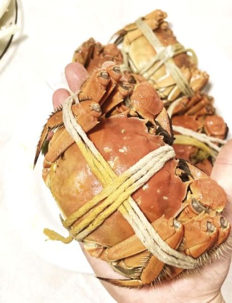 大闸蟹怎么清洗_大闸蟹清洗步骤图解-第3张图片-山城妙识