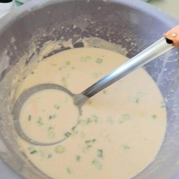 家常煎饼怎么做_煎饼面糊怎么调才松软-第2张图片-山城妙识 家常煎饼怎么做_煎饼面糊怎么调才松软-第2张图片-山城妙识