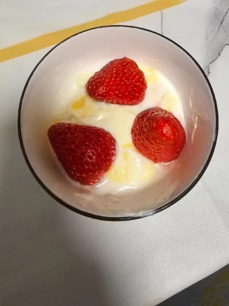草莓酸奶怎么做_草莓酸奶热量高吗-第1张图片-山城妙识