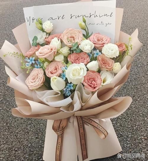 卡布奇诺玫瑰花语是什么_适合送什么人-第1张图片-山城妙识