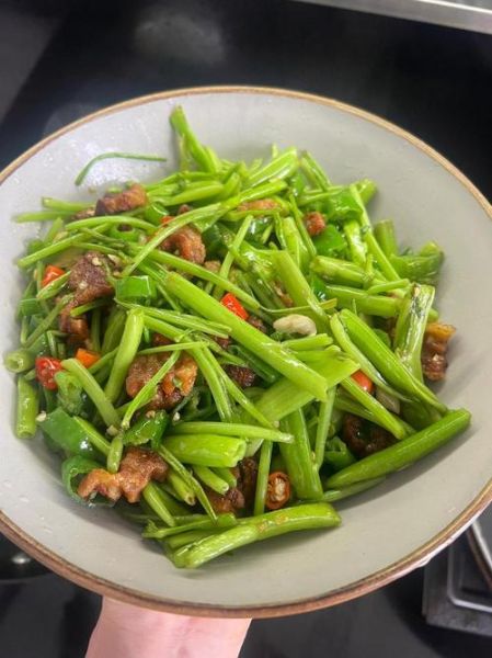 空心菜炒肉怎么做_空心菜炒肉用焯水吗-第2张图片-山城妙识