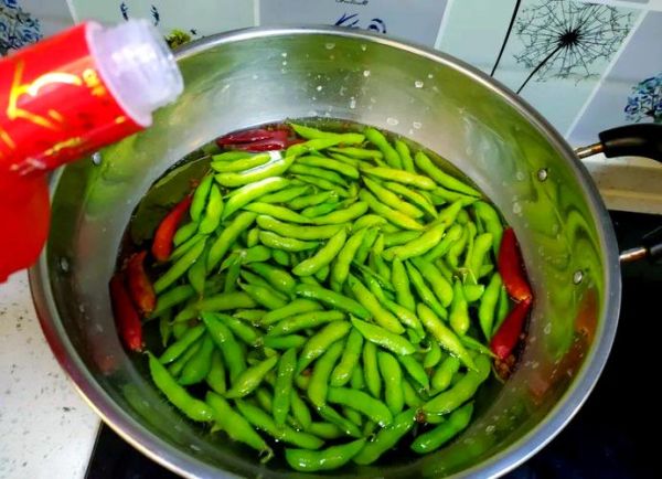 煮毛豆怎么保持翠绿_毛豆不变黄的窍门-第3张图片-山城妙识 煮毛豆怎么保持翠绿_毛豆不变黄的窍门-第3张图片-山城妙识