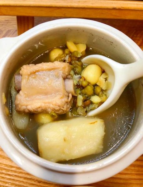 排骨绿豆汤怎么煲不红_排骨绿豆汤去腥技巧-第1张图片-山城妙识