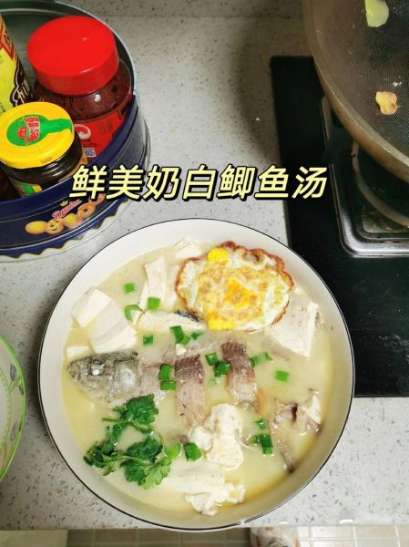 炖鲫鱼怎么炖好吃_炖鲫鱼汤奶白不腥的秘诀-第3张图片-山城妙识