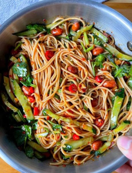 家常凉拌面怎么做_凉拌面酱汁怎么调-第1张图片-山城妙识