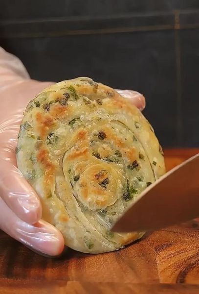 葱油饼的油酥怎么做_葱油饼油酥比例是多少-第1张图片-山城妙识 葱油饼的油酥怎么做_葱油饼油酥比例是多少-第1张图片-山城妙识