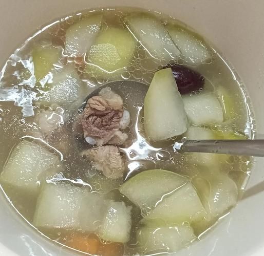 清炖冬瓜排骨汤怎么做_冬瓜排骨汤要不要焯水-第1张图片-山城妙识 清炖冬瓜排骨汤怎么做_冬瓜排骨汤要不要焯水-第1张图片-山城妙识