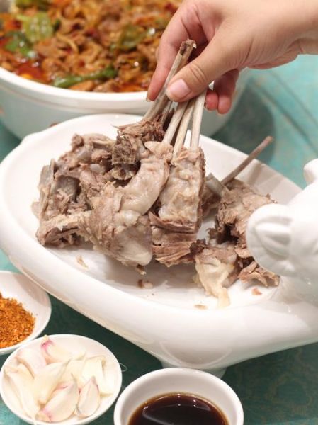 手抓羊肉的来历是什么_手抓羊肉的历史起源-第2张图片-山城妙识 手抓羊肉的来历是什么_手抓羊肉的历史起源-第2张图片-山城妙识