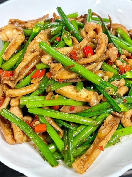 鱿鱼炒韭菜花怎么做_鱿鱼炒韭菜花用焯水吗-第3张图片-山城妙识 鱿鱼炒韭菜花怎么做_鱿鱼炒韭菜花用焯水吗-第3张图片-山城妙识