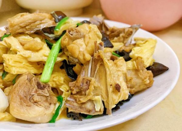 腐竹炒鸡怎么做_腐竹炒鸡家常做法-第1张图片-山城妙识