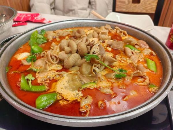 肥肠火锅怎么做好吃_肥肠火锅的做法大全-第2张图片-山城妙识