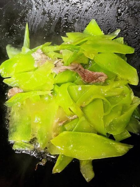 川味莴笋炒肉片怎么做_莴笋炒肉片正宗做法-第3张图片-山城妙识