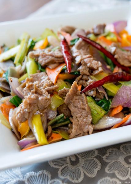 爆炒羊肉怎么做才嫩_家常爆炒羊肉简单做法-第1张图片-山城妙识