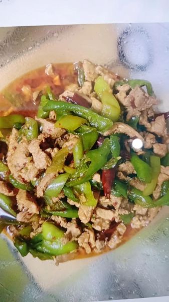 五花肉炒辣椒怎么做_五花肉炒辣椒先炒肉还是先炒辣椒-第3张图片-山城妙识