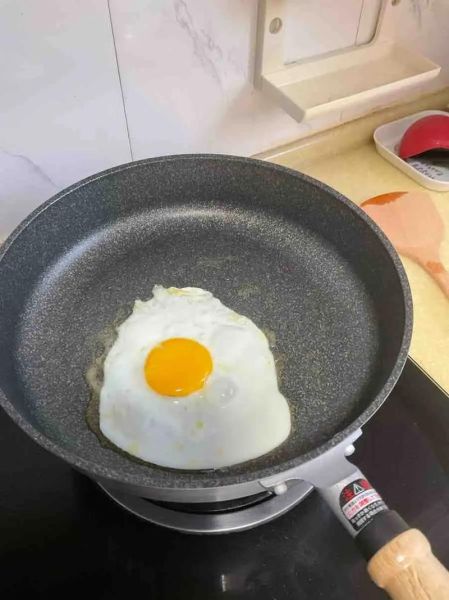 煎鸡蛋不粘锅技巧_煎鸡蛋需要几分钟-第1张图片-山城妙识