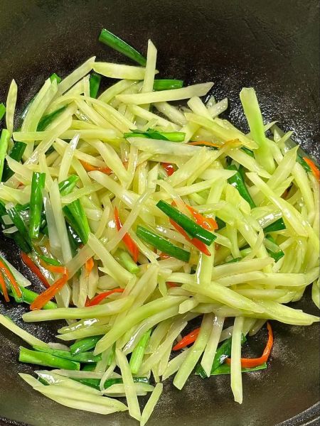 炒莴笋怎么炒才脆_炒莴笋要不要焯水-第1张图片-山城妙识