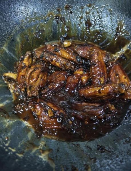 焖鸡翅怎么做才入味_焖鸡翅需要焯水吗-第1张图片-山城妙识